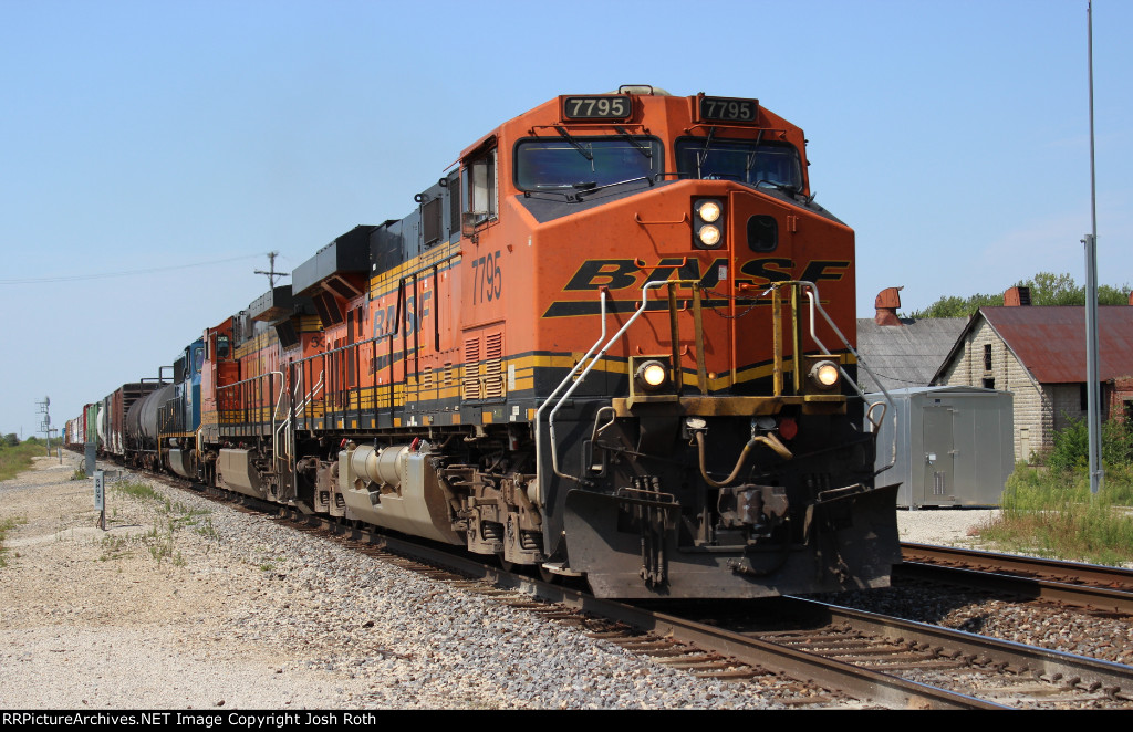 79. BNSF 7795, BNSF 5376 & CSX 4519